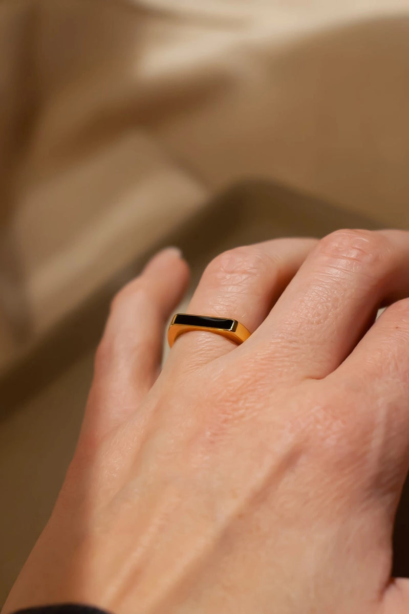 Holt Studio Nika Ring – Bailey Road